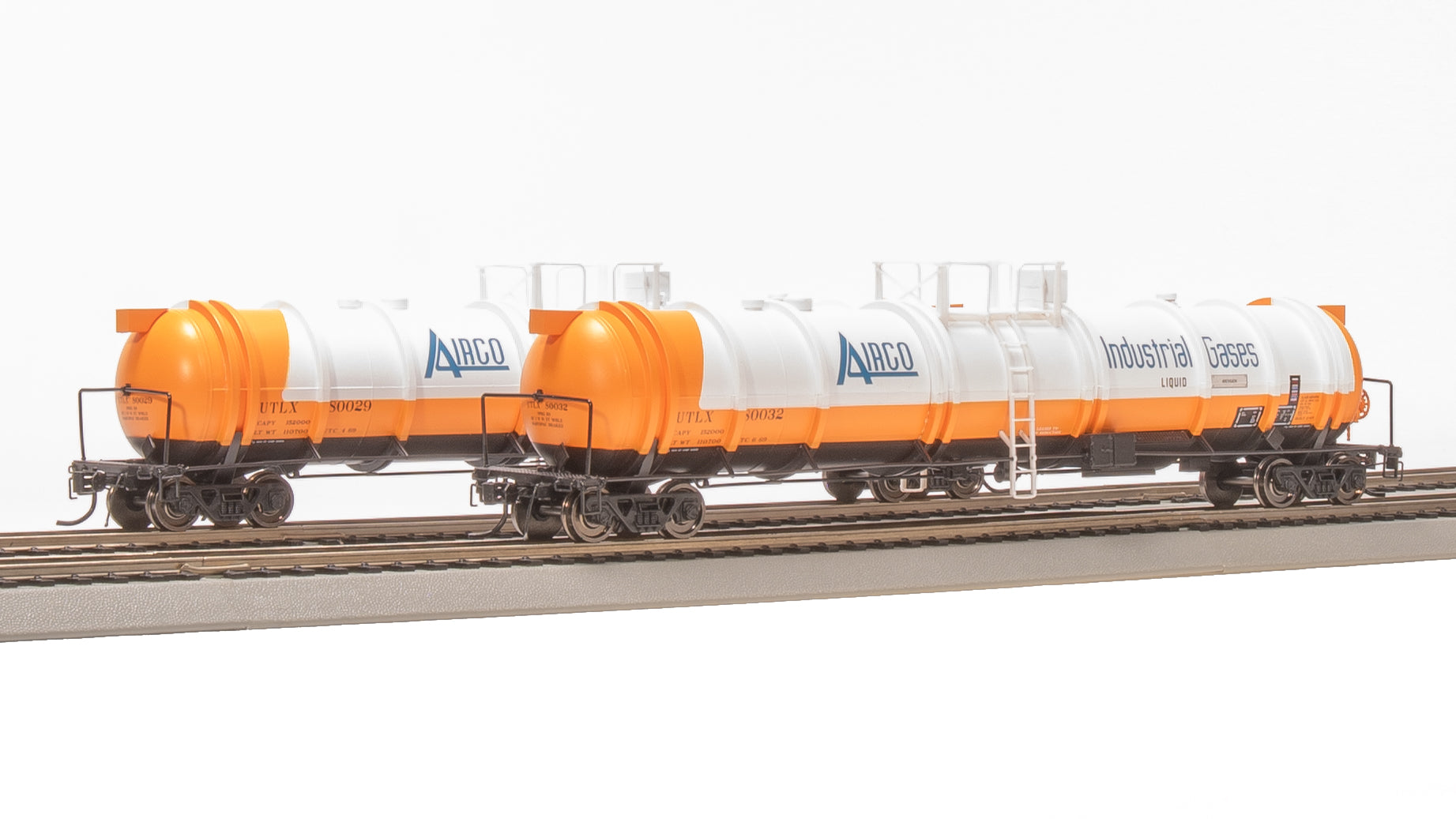8030 Cryogenic Tank Car, Airco, 2-Pack, HO