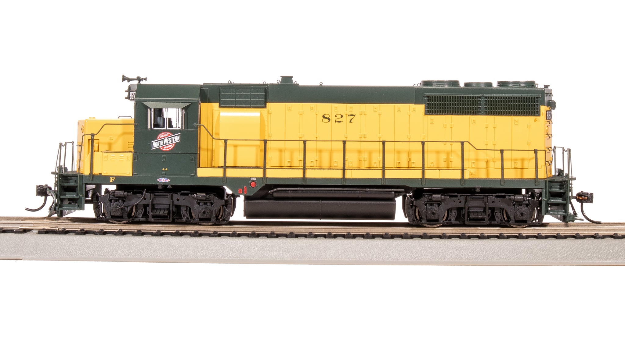 8906 EMD GP35, CNW 833, Green & Yellow, No-Sound / DCC-Ready, HO