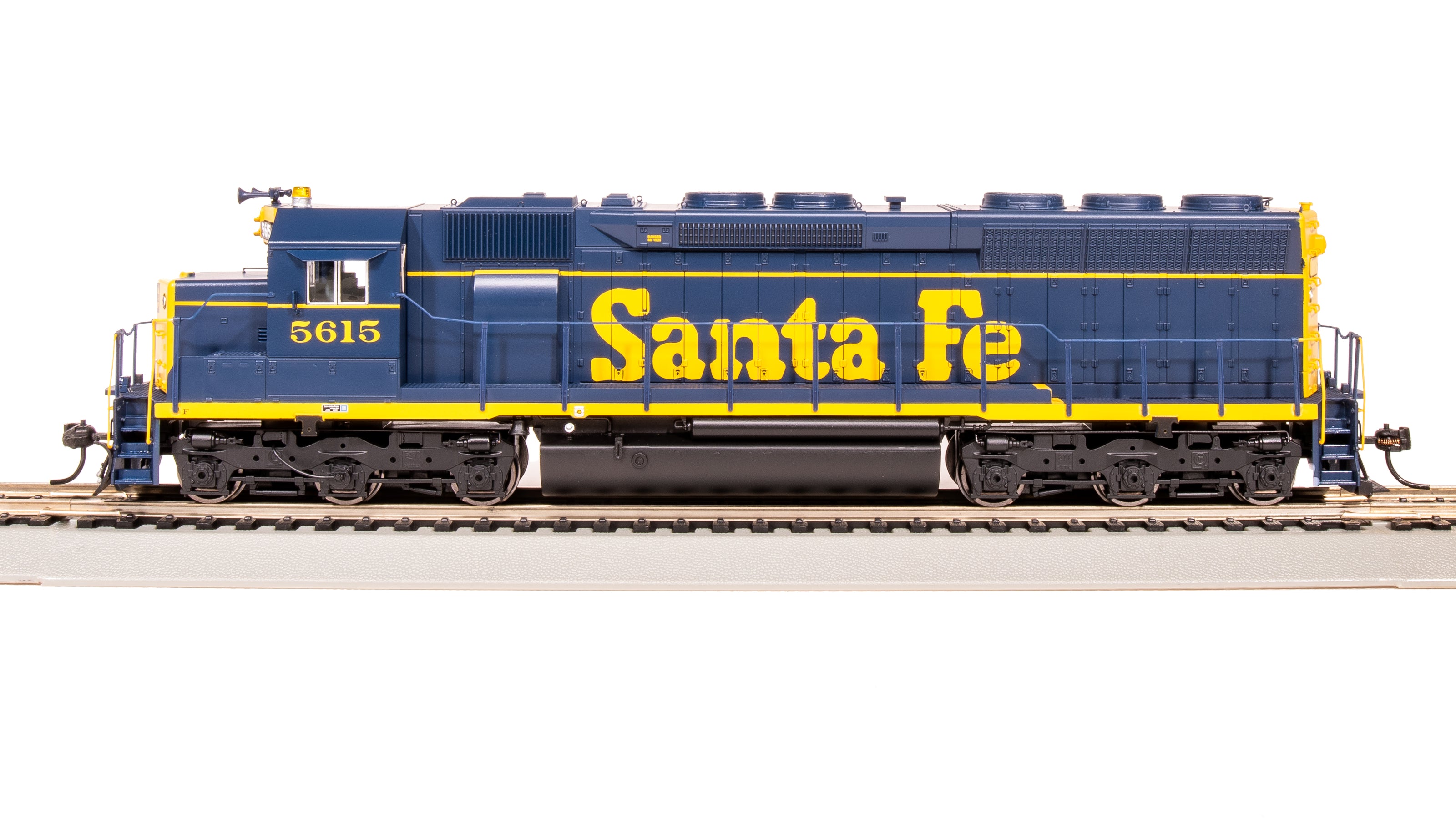 9000 EMD SD45, ATSF 5615, Bookend Scheme, No-Sound/DCC-Ready, HO